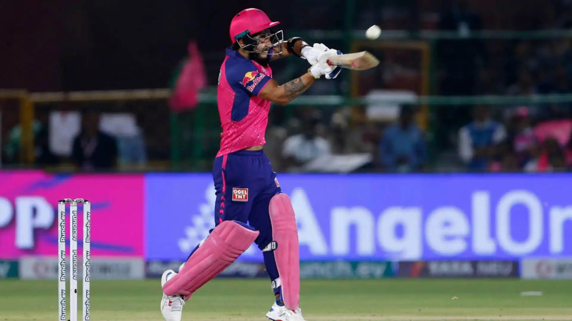 [Watch] Parag's Dhoni-Esque Helicopter Goes For 4 As Umesh Commits ...