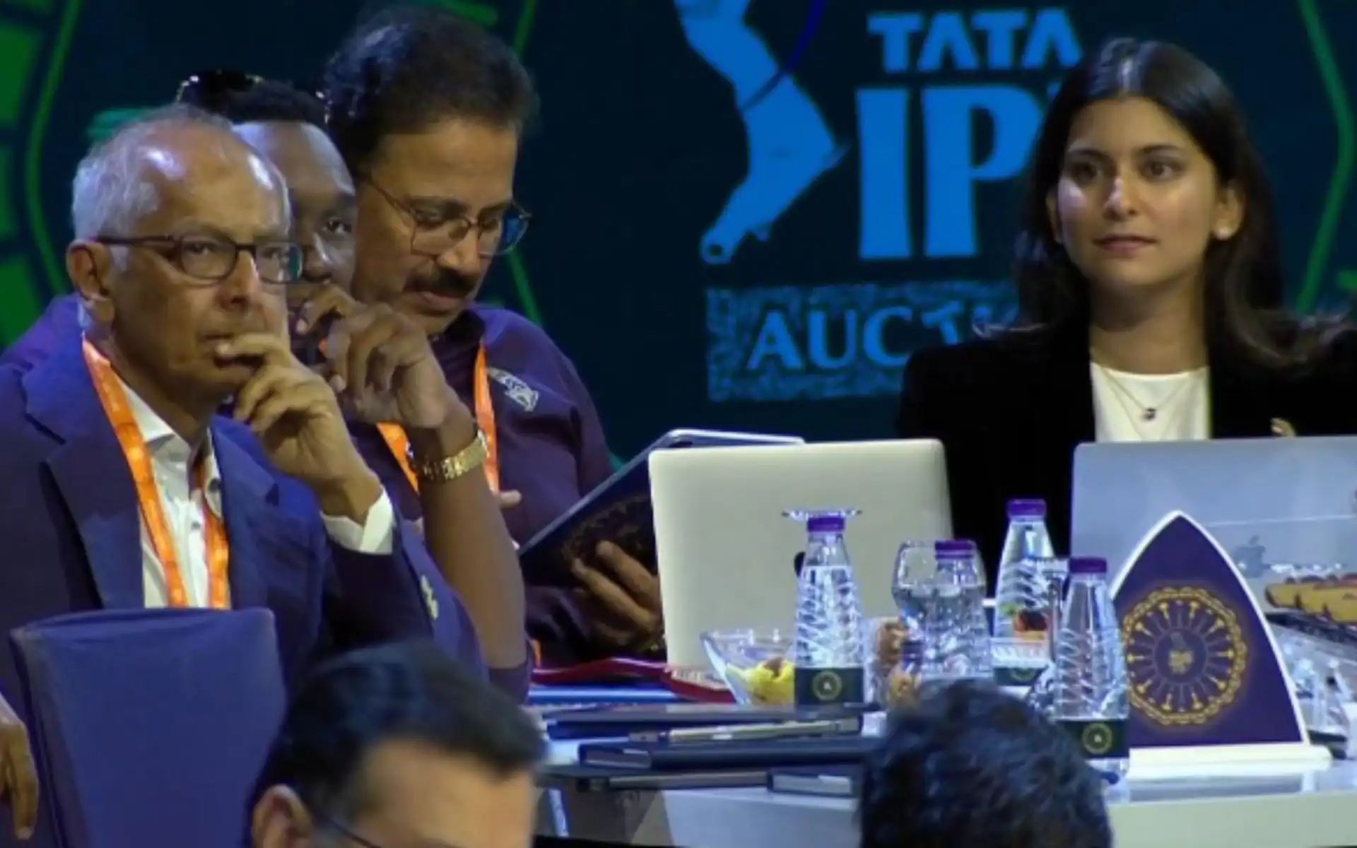 Jahnavi Mehta Turns Heads Among KKR Auction Table Members In Jeddah ...