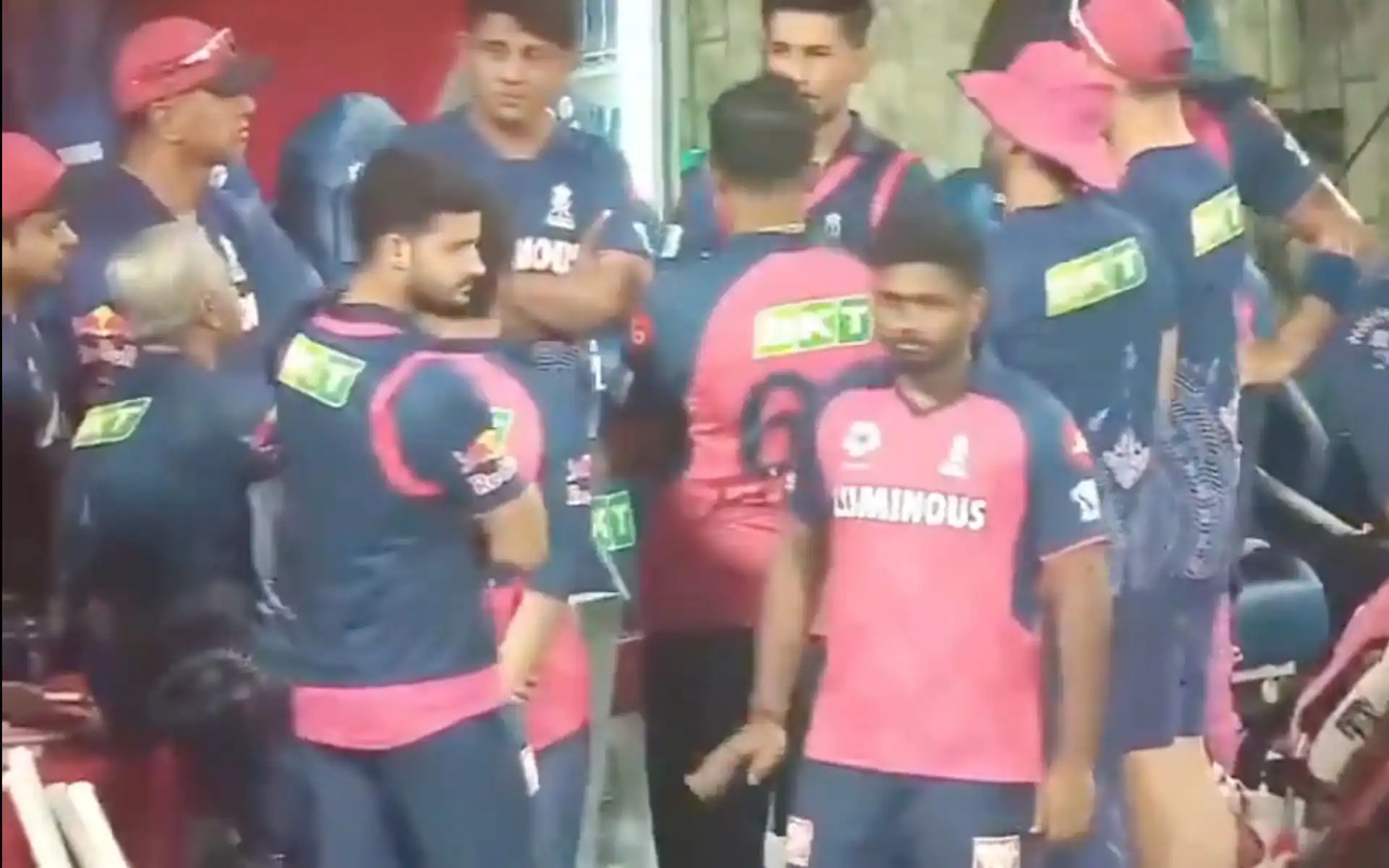 Rift Between Dravid And Samson? RR Captain's Rude Gesture Towards Head ...