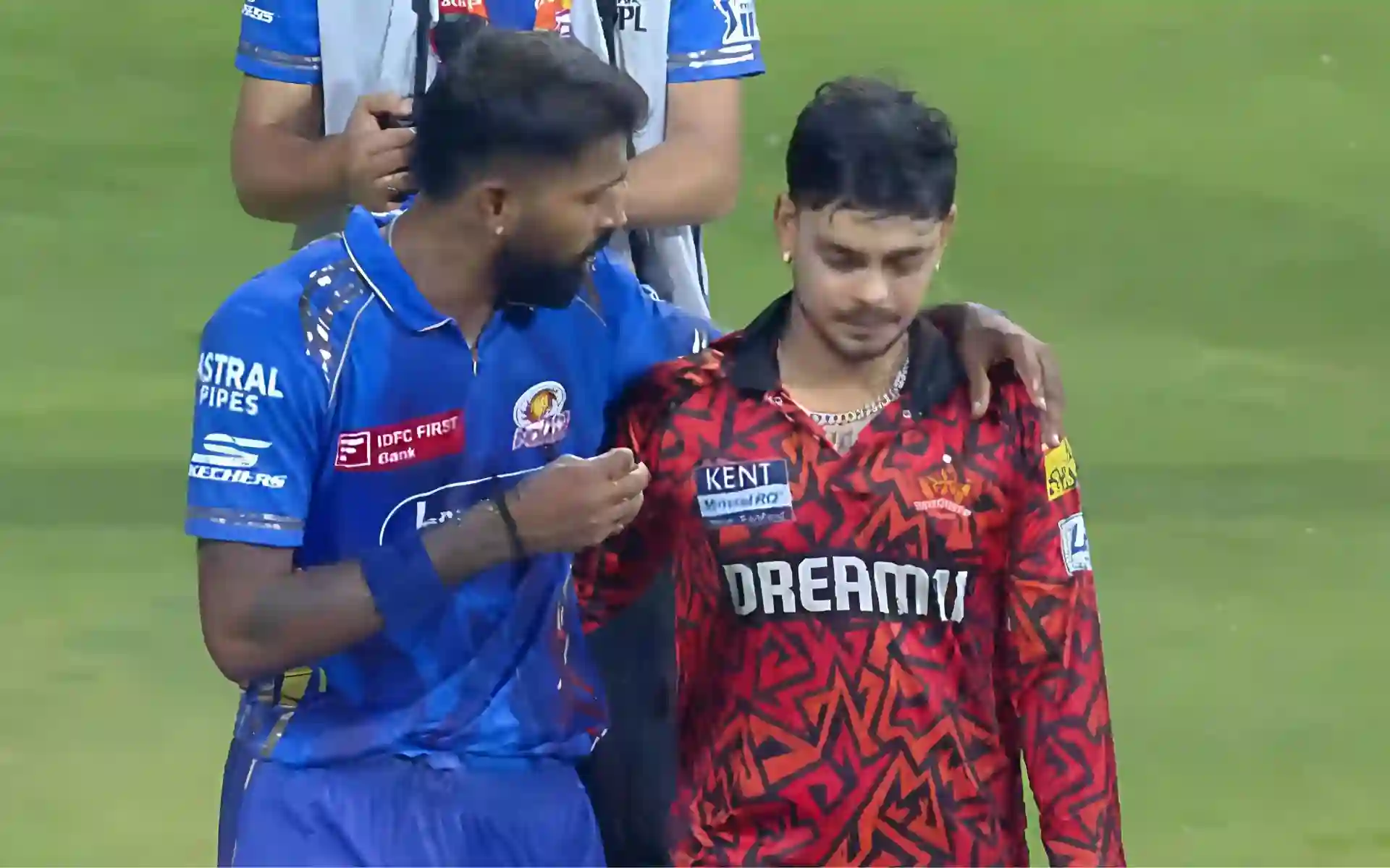 IPL 2025’s Most Emotional Moment! Hardik Pandya Consoles A Crying Ishan ...
