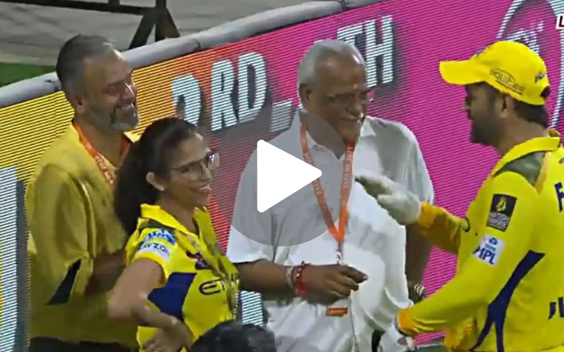 MS Dhoni’s Long Chat With CEO Kasi Viswanathan After CSK's Early IPL ...