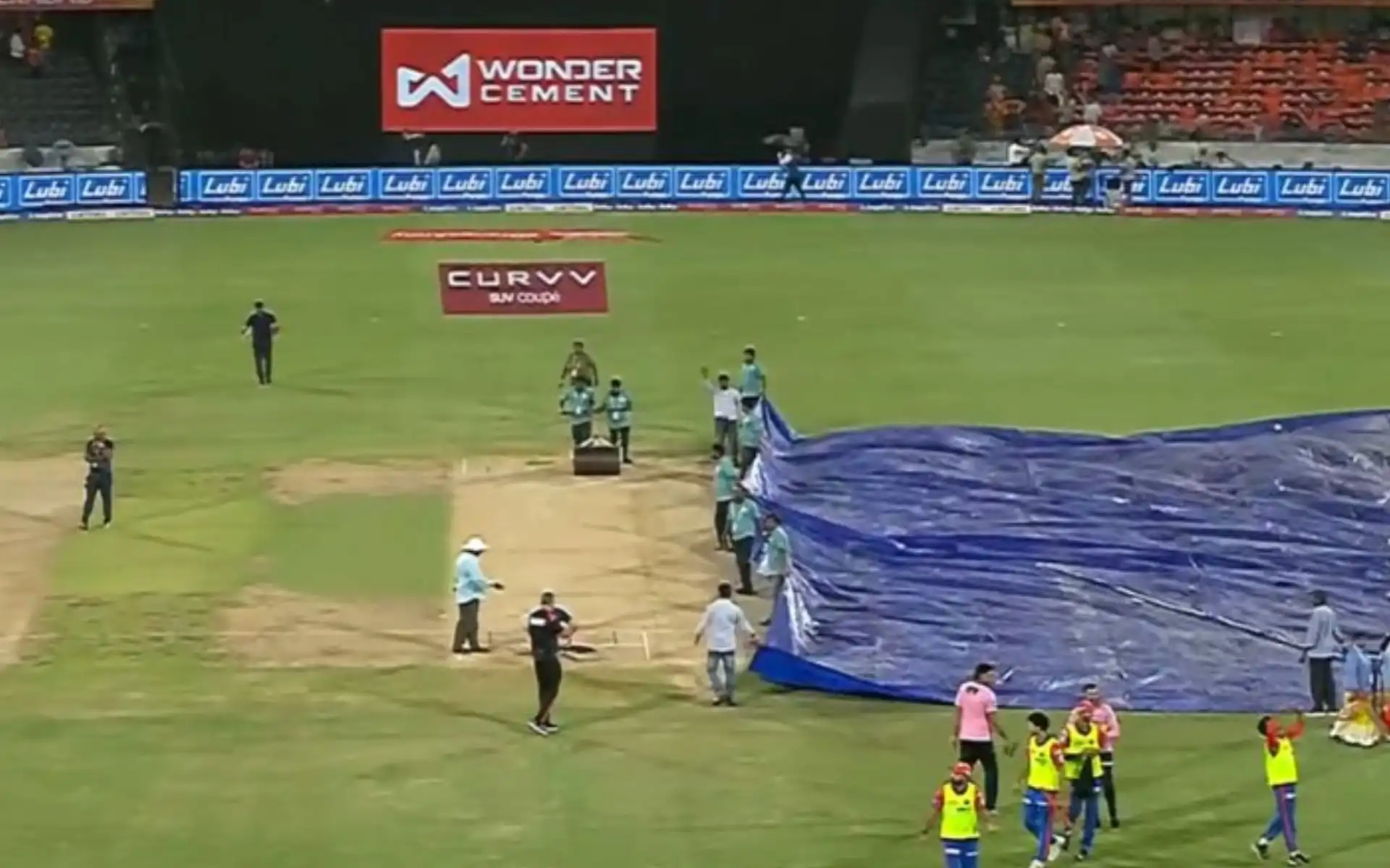 Rain Halts SRH Vs DC IPL 2025 Match At Rajiv Gandhi International ...