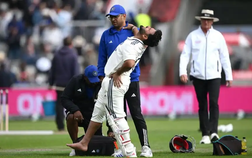 Rishabh Pant Arrives At Old Trafford On Crutches, Wants To Bat In 4th ...