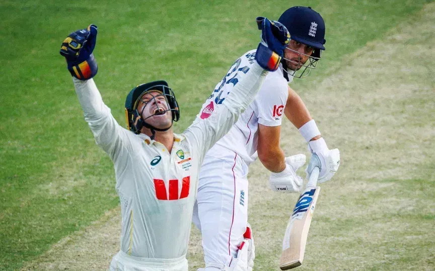 MS Dhoni inspired ‘bullet’ keeping! Appreciating the Alex Carey act at ...