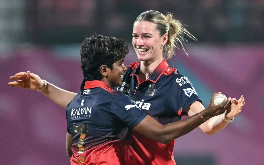 MI vs RCB: Lauren Bell’s new-ball masterclass forces Amelia Kerr into ...