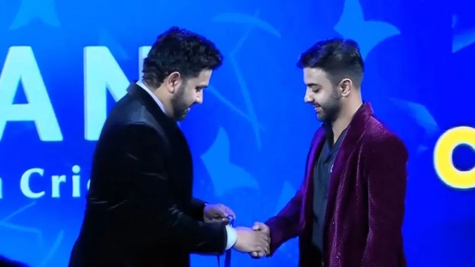 Did Agni Chopra who received BCCI award from Rohit Sharma register for ...